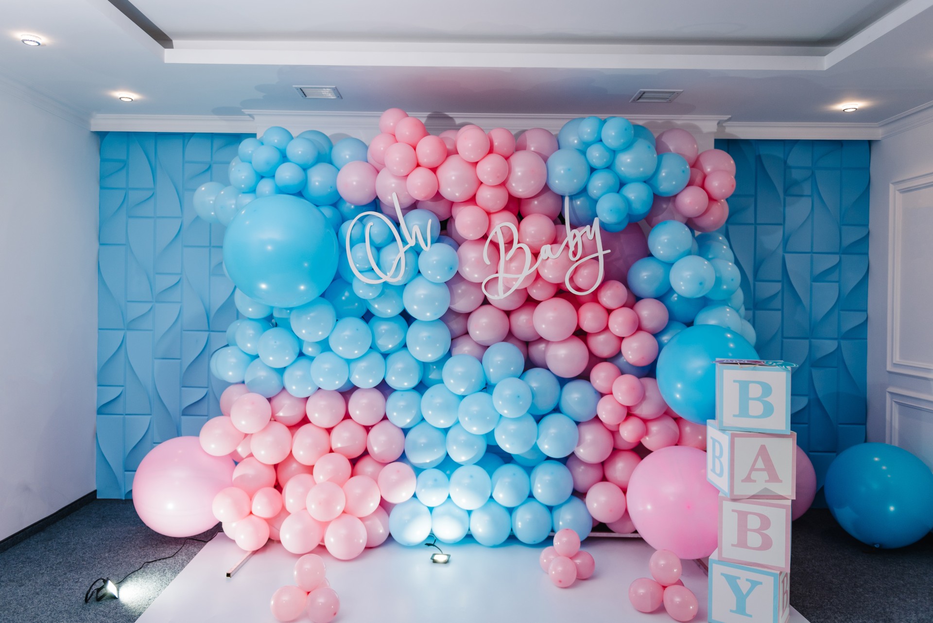 27 Times To Use A Balloon Photo Backdrop or Balloon Wall | Banzi ...